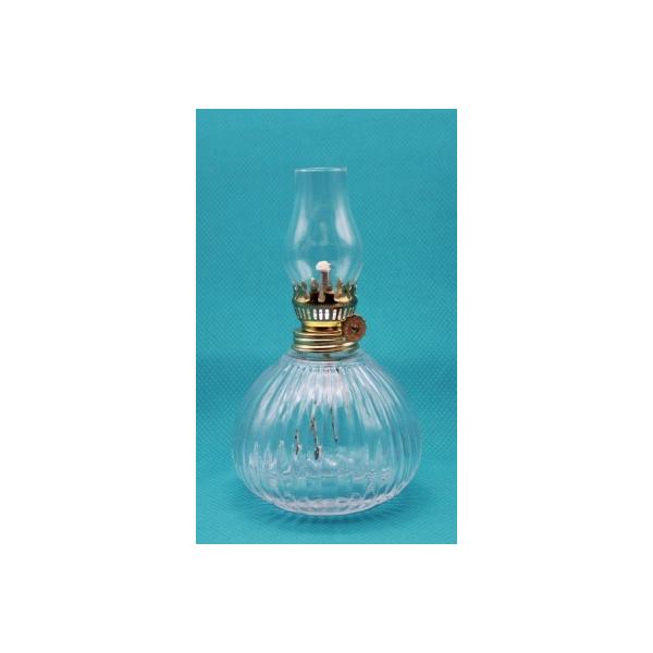 ■商品説明新商品のクリアーシェル油壺にクリアーミニホヤをつけました。貝殻のような線が入った、丸みのある可愛い油壷のランプです。芯は4mmスーパーハード芯（商品番号 SINBO-SH）です。■芯サイズ：棒芯スーパーハードタイプ■全高：約17.5cm