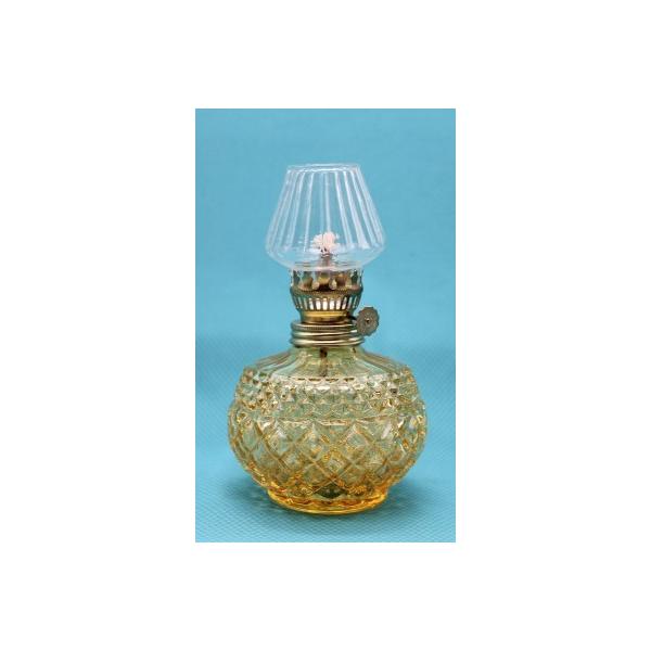 ■商品説明新商品のアンバー油壺にギアホヤをつけました。パイナップルのような線が入った、丸みのある可愛い油壷のランプです。芯は4mmスーパーハード芯（商品番号 SINBO-SH）です。■芯サイズ：棒芯スーパーハードタイプ■全高：約16cm