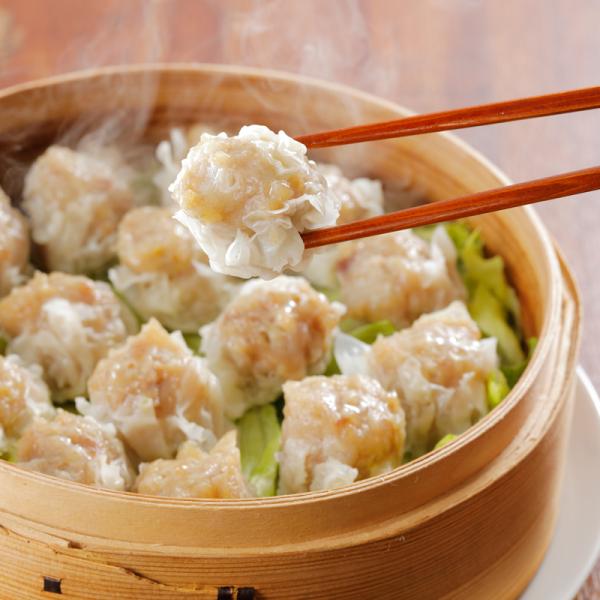 豚肉に干しエビとその戻し汁を加えました。昔からの当店自慢のシウマイです。