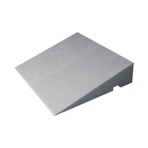 【サイズ】幅70×奥行44×高さ10.5〜11.0（cm）【重量】4.7kg【勾配角度】13.5〜14.0度【耐荷重】200kg【材質】本体：ガラス繊維強化プラスチック　走行面：ゴム（EPDM）　アジャスター：ステンレス【メーカー品番】DS...