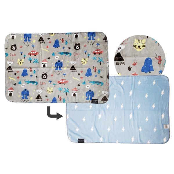 リバーシブルでお使いいただけるブランケットです。寒い日のお出掛けはもちろん、寝室、リビングでも大活躍です。ベビーカーやチャイルドシートの掛けものとしてもおすすめです！秋冬の出産祝いやベビーギフトはもちろん、誕生日プレゼントにも◎■サイズ■7...