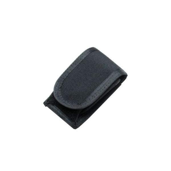 ●カラー：ブラック、ベルト通し付  ●コーデュラ・ナイロン製  ●対応ベルト幅：６ｃｍまで ●サイズ：約９×５．５ｃｍ  ※ＺＩＰＰＯライターが丁度納まります。フラップは全面ベルクロで入れる物のサイズに合わせられます。ベルトに付けるループ部...