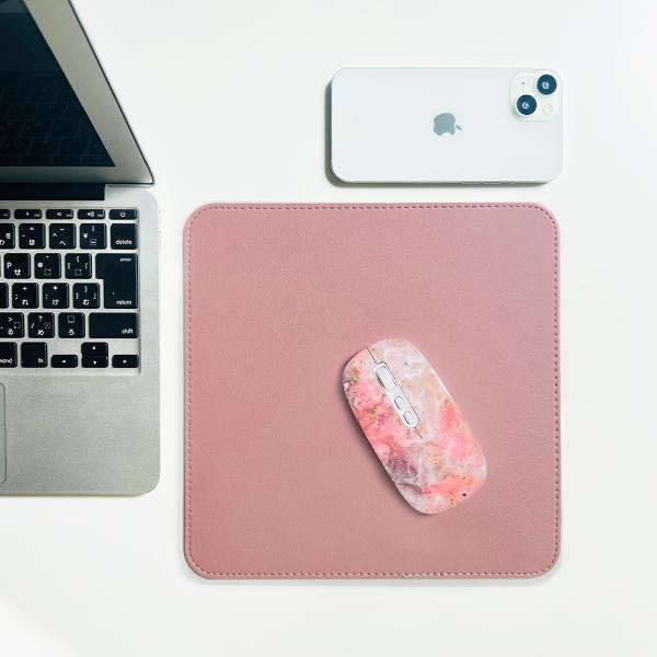 【発売日：2024年01月31日】◆高級感：上質なPVC合皮レザー洗練された外観、シンプルかつエレガントなデザインはモダンな雰囲気を演出します。光学式やレーザー式など各種マウスに対応し、スムーズな動きをサポートします。◆両面式：　気分に合わ...