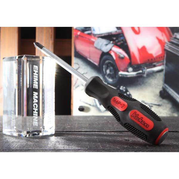 滑り止め加工を施した、コーケンの樹脂柄ドライバーです。オイルのついた手で使用しても滑りにくく、使いやすいドライバーです。六角軸タイプなので、力を加えたい箇所には、スパナ等をかけて使用することも可能です。■型式：166P-2■メーカー：ko-...