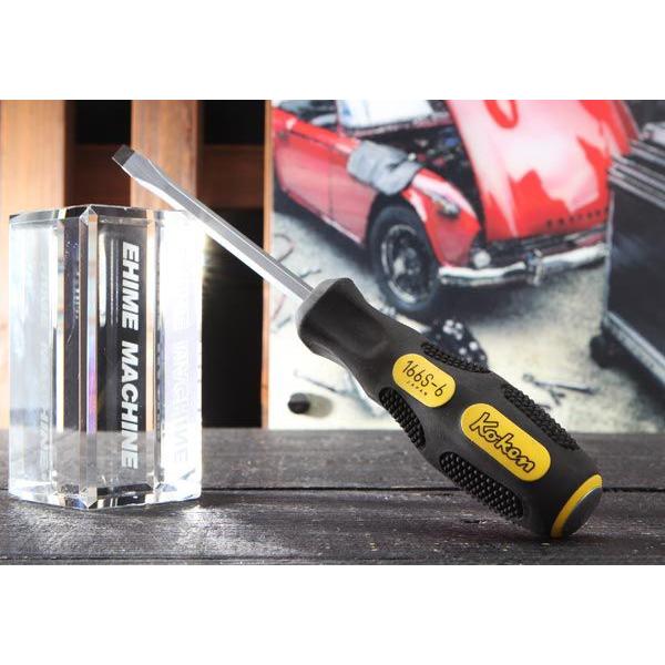 滑り止め加工を施した、コーケンの樹脂柄ドライバーです。オイルのついた手で使用しても滑りにくく、使いやすいドライバーです。六角軸タイプなので、力を加えたい箇所には、スパナ等をかけて使用することも可能です。■型式：166S-6■メーカー：ko-...