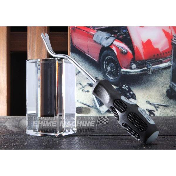 板金作業に最適！コーケンのクリップはずし。自動車の内張り外しに、インテリアパーツの取り付けに使用しているクリップはずしに便利な工具です。滑り止めが配置された、手にフィットするグリップで、しっかりとした力を加えることができます。アングルタイプ...