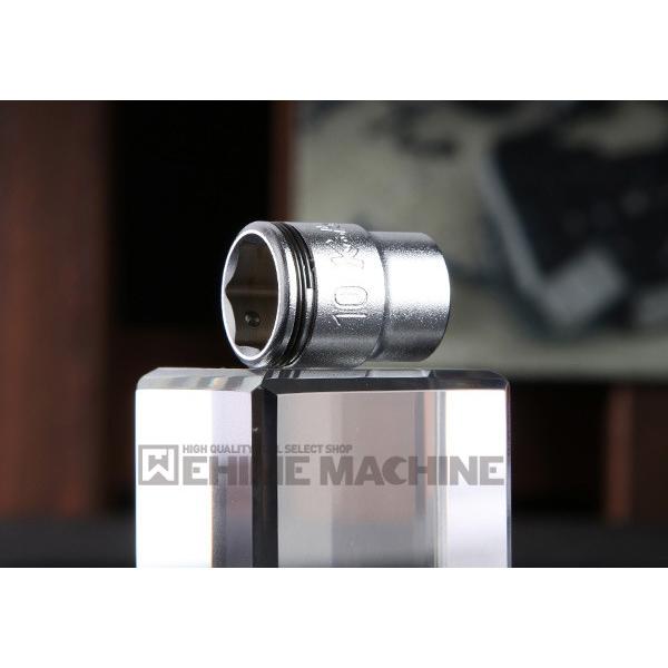 狭い箇所、奥まった箇所の整備作業に最適！ソケット内部にスチールボールを2つ設置し、外したボルトナットをしっかりホールドしてくれる、ko-kenのナットグリップソケット。ステンレスやアルミ、チタンといった、マグネットの利かない素材のボルトナッ...