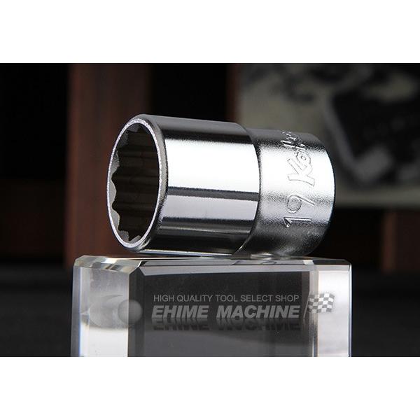 コーケンの12.7sq.スタンダードソケット単品です。12角タイプです。［フラットドライブ］接触部の角を傷めない面接触形状は、ボルト/ナットに接する開口部と、ハンドル類との接合部となる四角の差込角の両方に採用。ボルト/ナットの角を傷めないの...