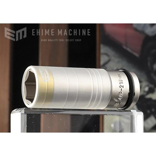 自動車用ホイールナットの着脱に適した薄形形状のソケットです。樹脂プロテクターと補強リングでアルミホイールの傷付きを防止します。ソケット内部底に樹脂キャップが付いており、化粧ナットの傷付きを防止します。用途：自動車用ホイールナットの締め付け・...