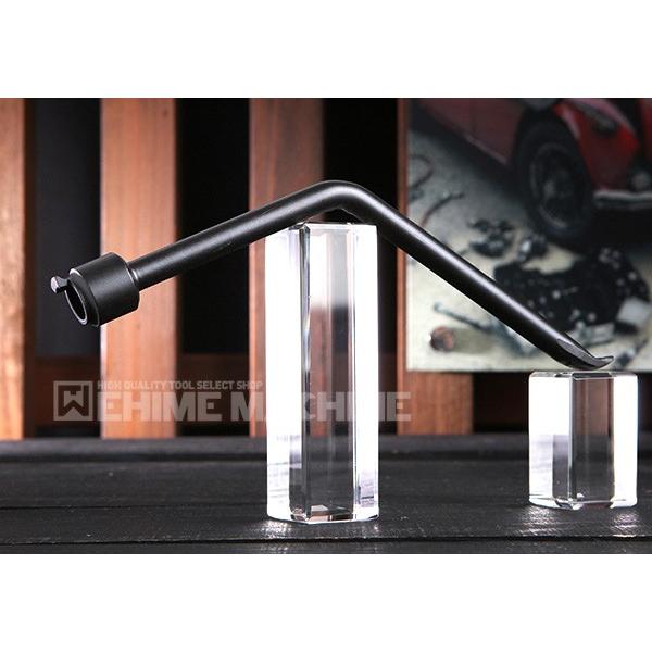 ブレーキスプリングプライヤ（ASP-550）と合わせて使用すれば、ほとんどの車種のブレーキシューリターンスプリングの取外し、組付け作業ができます。■型式：AB-9■メーカー：KTC(京都機械工具株式会社）■全長：174mm■重量：160g