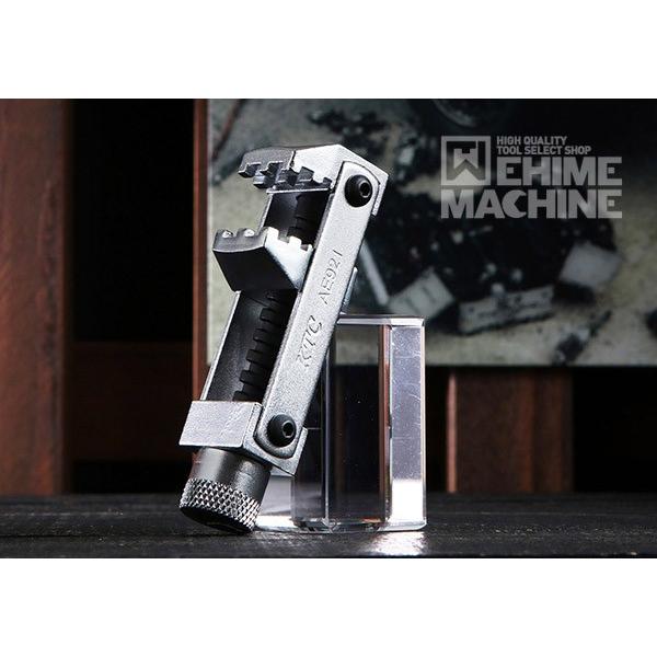 スズキ車（ワゴンR等）の軽自動車の冷却水ホースを固定しているスプリング式ホースクリップの脱着作業専用工具。スクリュー式のためホースバンドを緩めた状態で固定できます。軽自動車の冷却系ホースを固定しているホースクリップの脱着専用工具です。ロック...