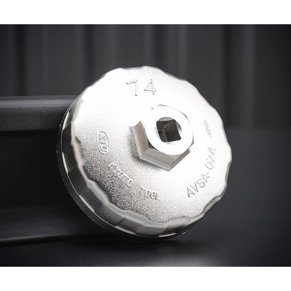 カップ型オイルフィルターレンチ！◆全高を抑え、掛かり代を大きく取った滑りにくい欲張り設計！ 作業性を追及し、全高を抑えオイルフィルターレンチとオイルフィルターとの掛かり代 （接触部の深さ）を大きく取る欲張りな設計です。◆作業性UP！ 外周部...