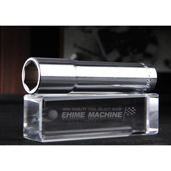 KTCの自動車ホイールナット締め付け、緩めに使用する専用ソケットです。全長100mmで、ホイールに合わせた設計になっています。トルクレンチと併せて使用することによって使いやすさが向上します。めっきナット、塗装ナットにやさしいゴムクッション付...