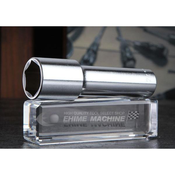 KTCの自動車ホイールナット締め付け、緩めに使用する専用ソケットです。全長100mmで、ホイールに合わせた設計になっています。トルクレンチと併せて使用することによって使いやすさが向上します。めっきナット、塗装ナットにやさしいゴムクッション付...