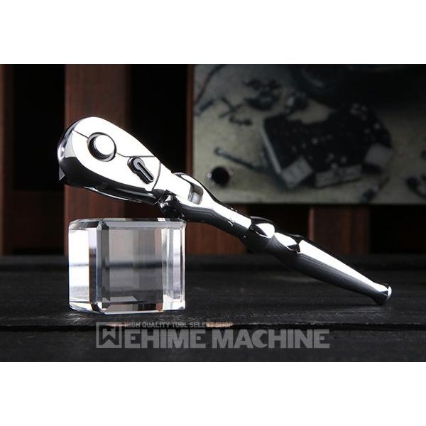 KTC 9.5sq.コンパクトフレックスラチェットハンドル。6.3sq.ラチェットハンドル BR2E と同じヘッド幅、厚みのコンパクトヘッド採用モデル。 小さいヘッドで、9.5sq.ソケットがそのまま使える、バイク修理などに人気のモデルです...