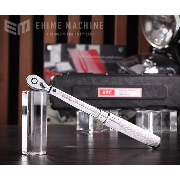 グリップ部が滑りにくいローレット加工へ仕様変更になりました！測定しようとするトルク値をあらかじめ設定できるので、連続して作業を行う場合や目盛りの読み取りが困難な場所で使用する時に効果を発揮します。独自のプレセット機構で、測定トルク値の設定は...