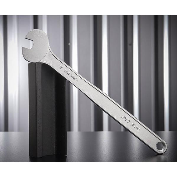 KTC サイクルツール「ペダルレンチ」・レンチ先端が薄くなっているので、各種ペダルに対応できます。■型式：CP2-15A■メーカー：KTC■全長：300mm■重量：270g