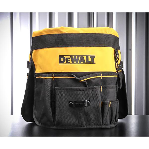 デウォルト (DEWALT) DWST560109 バケツカバーソフトバッグは、フルオープン間口構造で出し入れが簡単な高耐久性のソフトバッグです。37個のポケットやホルダーが付属し、収納力が非常に高く、ドリルビットやペンチ、ハンドツールなど...
