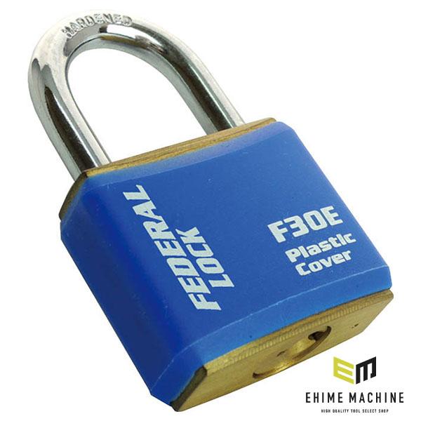 ブラス製南京錠。ポリエチレン製ボディーカバー。レバーロッキング機構。ツルは熱処理加工の鋼鉄製。　【仕様】材質(本体)：黄銅材質(ツル)：鉄鍵：2個付　幅(mm)：32.5高さ(mm)：28厚み(mm)：15.7ツル径(mm)：5.0クリアラ...