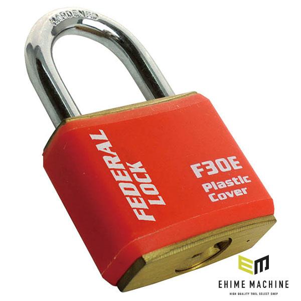 ブラス製南京錠。ポリエチレン製ボディーカバー。レバーロッキング機構。ツルは熱処理加工の鋼鉄製。　【仕様】材質(本体)：黄銅材質(ツル)：鉄鍵：2個付　幅(mm)：32.5高さ(mm)：28厚み(mm)：15.7ツル径(mm)：5.0クリアラ...