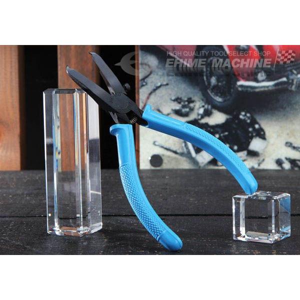 クリップはずしの決定版！薄い先端と、先端に付いている爪であらゆるクリップに対応できます！◆自動車ドアパネルのウェザーストップ止めクリップ◆ボンネットの水切りモール止めクリップ◆内張り各所に使われている平頭のクリップクリップの外観をいためず、...