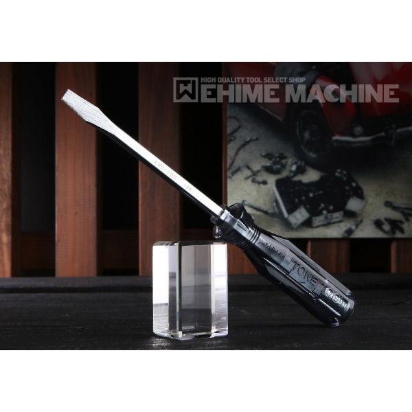 軸が4角形状の貫通ドライバーです。【仕様】刃先：[-]0.8×6.0軸長(mm)：100全長(mm)：195貫通タイプ先端：マグネット入り質量：100g材質／仕上：軸:構造用鋼、グリップ:樹脂メーカー名：TONE（トネ）メーカー品番：KMD...