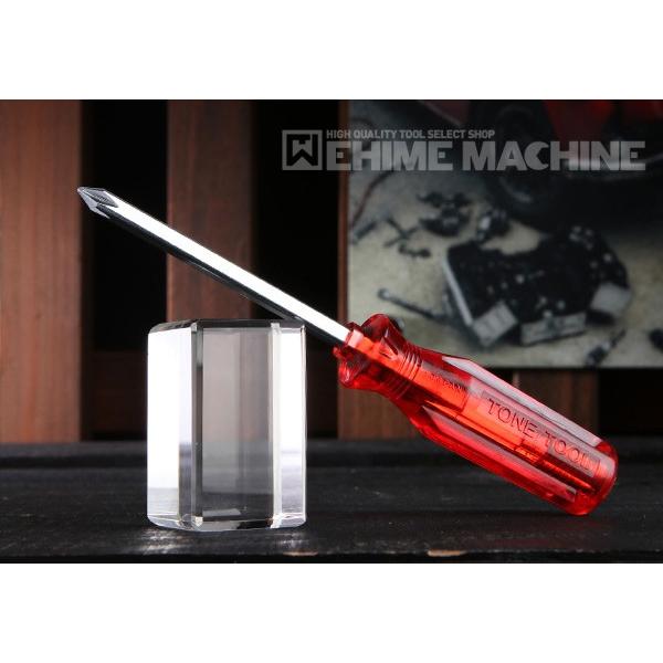 軸が4角形状の貫通ドライバーです。【仕様】刃先：[+]No.1軸長(mm)：75全長(mm)：150貫通タイプ先端：マグネット入り質量：55g材質／仕上：軸:構造用鋼、グリップ:樹脂メーカー名：TONE（トネ）メーカー品番：KPD-001商...