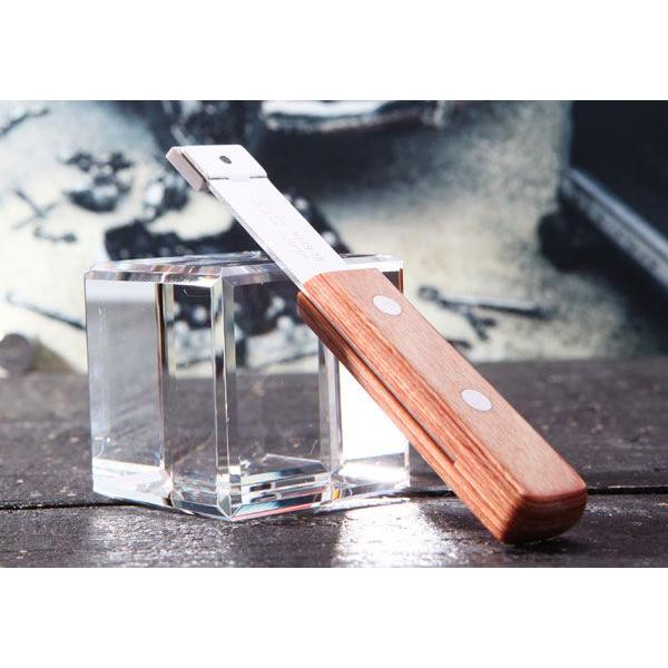 耐磨耗性に優れた、変形の少ないセラミックチップタイプです。刃が食い込まず、スムーズな切断が可能です。削りカス、粘着ノリ等が刃に付着しません。刃の両サイド面も使用可能です。■型式：KZ4S-18■メーカー：KTC■刃幅：18mm■全長：115...