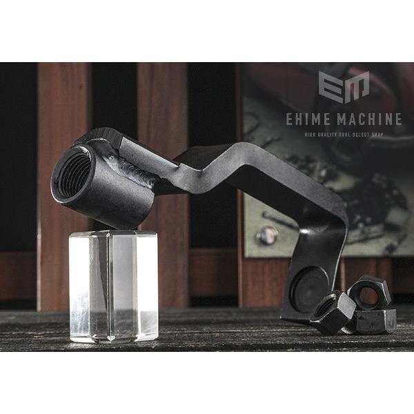 信頼のKOTO製！上向きタイプのロアアームをスライドハンマーを利用して抜き取るフックです。ボールジョイントプーラー等がセットできないFF車のロアボールジョイントを衝撃で外します。ネジ山保護用専用ナット3種類付です。■型式：LAF-200■メ...