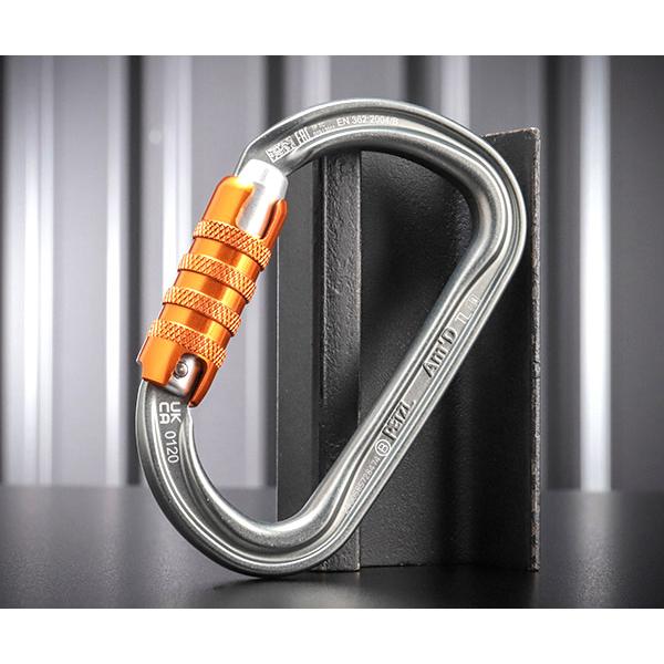 Petzl（ペツル）製「エーエムディ トライアクトロック（Am'D TRIACT-LOCK）」は、下降器やワークポジショニング用ランヤードなどの接続に最適なD型アルミ製カラビナです。自動でロックされるトライアクトロックシステムを採用し、安全...