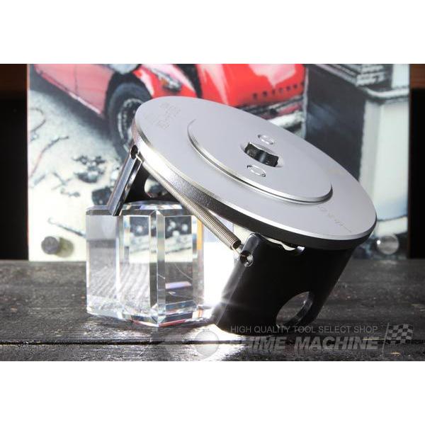 増し締めもできる切り替え機能付き、調整タイプのオイルフィルターレンチです。 爪のセット位置を逆転するだけで、どちらの回転方向にもガッチリと食い付きます。 狭い場所でもOKの、スリムタイプです!! ■型式：MD-950B■メーカー：HASCO...