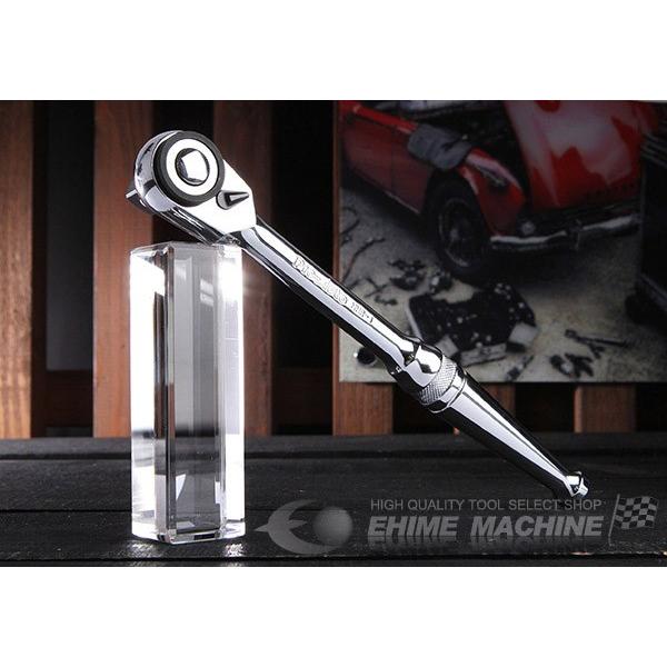 従来のコンパクトヘッドよりさらにスマート！スリム＆ハイトルクを実現しました。更に、クイックスピンナの機能をヘッドに搭載！ラチェット機構がきかない間は、クイック機構で早回し出来ます！！[特徴]・新ギア機構(PAT.)により業界最小ヘッドを実現...