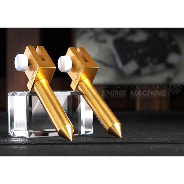 自動車整備工具、板金工具をデザインする、KOTOが作った車輌簡易計測器。お手持ちのコンベックスに取り付ければ、便利な計測器に早変わりします。ピンの先端部までオフセットされた取り付け部は、先端部の数値を示してくれるので、数値が読み取りしやすく...