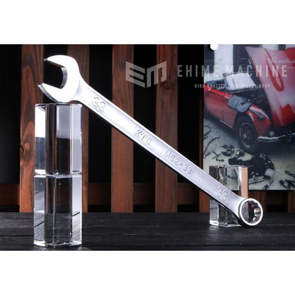 KTCコンビネーションレンチの単品販売です。自動車整備作業、バイクメンテナンス、一般産業等あらゆる分野で活躍します。■型式：MS2-33■メーカー：KTC(京都機械工具株式会社）■全長：477mm■重量：904g