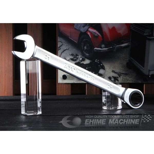 KTCのこだわりを詰め込んだ、NEWラチェットコンビネーションレンチ誕生！ラチェット部は本締め可能！スパナ、ラチェット部共に薄型ヘッドを採用しているので、狭い場所での 整備作業を快適にしてくれます！つや消し梨地メッキに、滑り止めドットを配置...