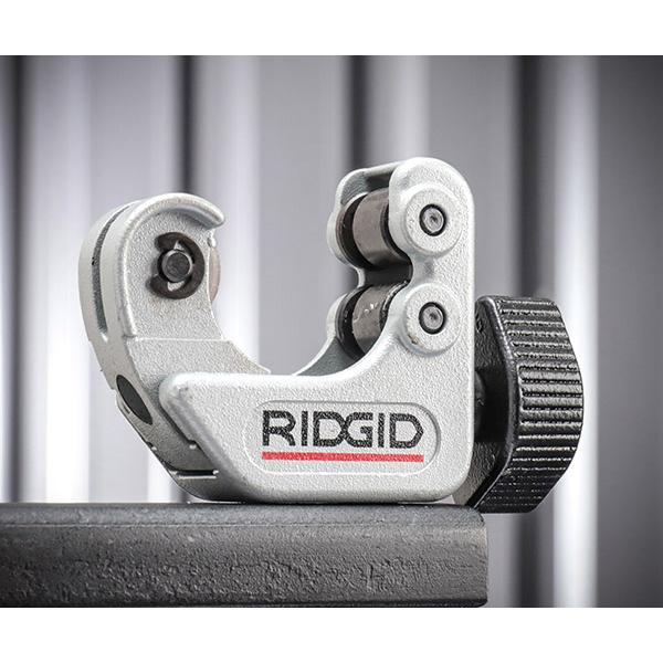 硬質/軟質の銅、アルミ、真鍮、プラスチック製小径管を、限られたスペースで加工できるよう設計されています。強力・軽量なスライドとホイールハウジング、大きな刻み付きノブにより、切断圧を簡単に制御、きれいな切断を実現しました。ノブ内に予備カッター...