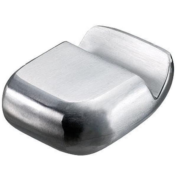 しっくりと手に馴染む、絶妙な大きさと重量感。 手当たりのいいアール形状と、用途に合わせてお選びいただける様々な形状。 新潟三条の職人が生み出す、信頼の小柳機工製の当て盤です。 納期：約2ヶ月  ■型式：ND-25 ミゾに特徴があり、最も小さ...