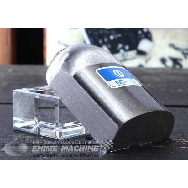 しっくりと手に馴染む、信頼の小柳機工製の当て盤です。従来から広く鈑金業界で使用され、多くの職人の方にご愛用頂いている商品です。 ■型式：ND-9（旧型式：BD-9） ■メーカー：O.T.C（小柳機工）■サイズ（約）：幅58×長さ86×高さ2...