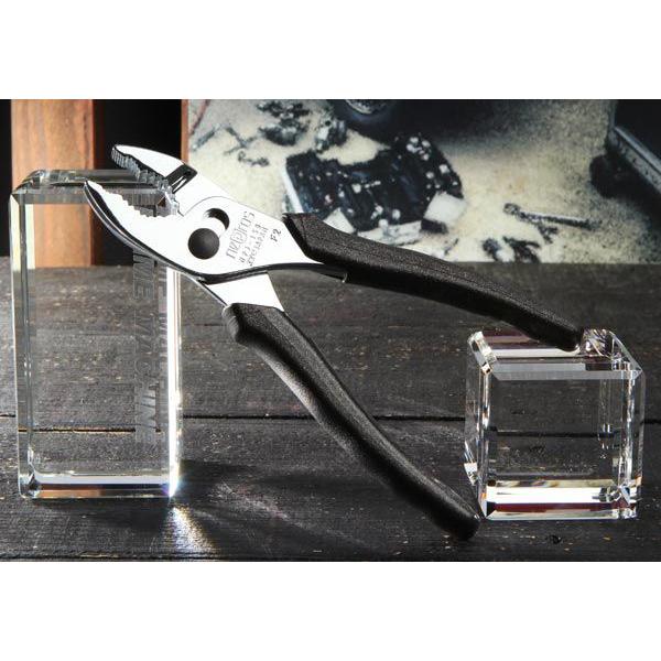 KTCのものずくりの粋を集めた最高傑作！日本製高級ハンドツール「nepros」握りやすく手にやさしい、デザイン性にも優れたソフトグリップを採用したネプロスのプライヤー。挟み部は細い物から太い物までつかみやすい二段形状です。■型式：NPJ-1...