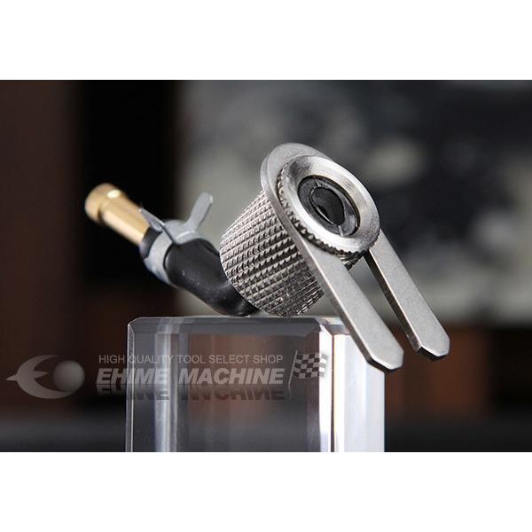 お手持ちのブレーキオイル受けをグレードアップ！ ブレーキ及びクラッチエアー抜き作業を、クリーンでスマートに完了できる手助け機器です。 ■型式：OM-15A-BJ■メーカー：HASCO（ハスコー）