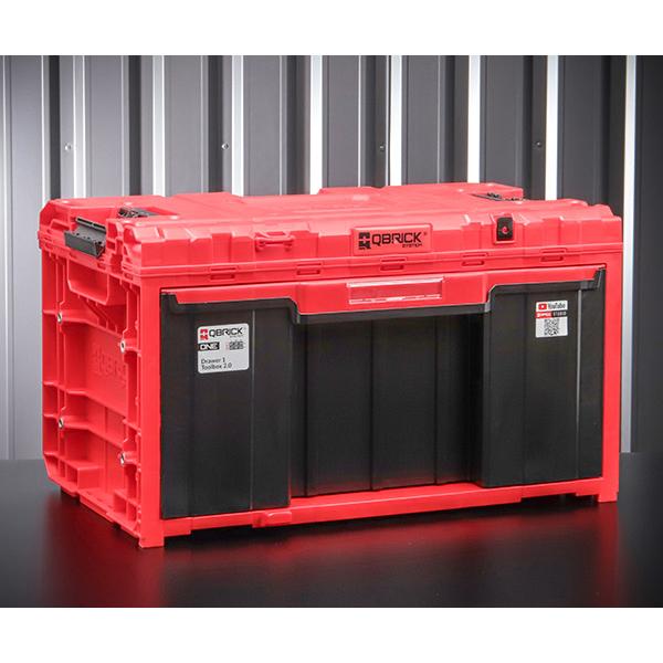 QBRICK（キューブリック） QS1 ツールボックス 1段引出し（赤）は、現場での過酷な使用にも耐えるよう設計されたプロフェッショナル向けのツールボックスです。頑丈な超耐久性プラスチックを採用し、収納力と実用性を兼ね備えています。【特長】...