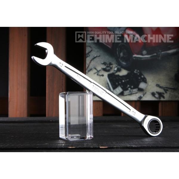 ネコポス発送の場合※お届け日時指定はご利用頂けません※代金引換でのご利用は頂けません※ただし通常品(ネコポス対象外の商品)と買い合わせた場合は、上記の限りではございませんストレート形状により本体が薄いため、深く奥まった狭い箇所での作業に威力...