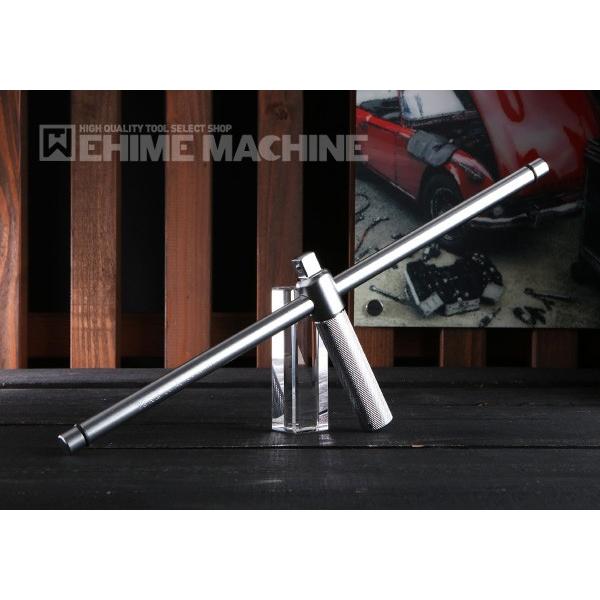 滑らかに回転するクロスレンチでホイルナットの脱着をよりスムーズに作業が可能です。スライドさせることでT型ハンドルやL型ハンドルのように使用可能です。用途：ホイルナットの締付け・緩め作業用。【仕様】差込角(mm)：12.7全長(mm)：129...