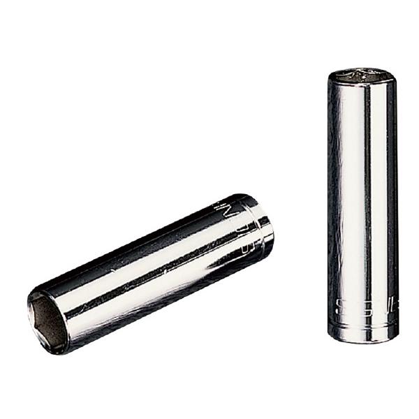 ミラー仕上げのメッキが美しいディープソケット。ボルトの貫通したナットや、奥まった所での作業に最適。ボルト・ナットを傷めにくい面接触タイプ。6角タイプ。【仕様】差込角(SQ)：1/4サイズ(inch)：7/16全長(L；mm)：49.5先端部...