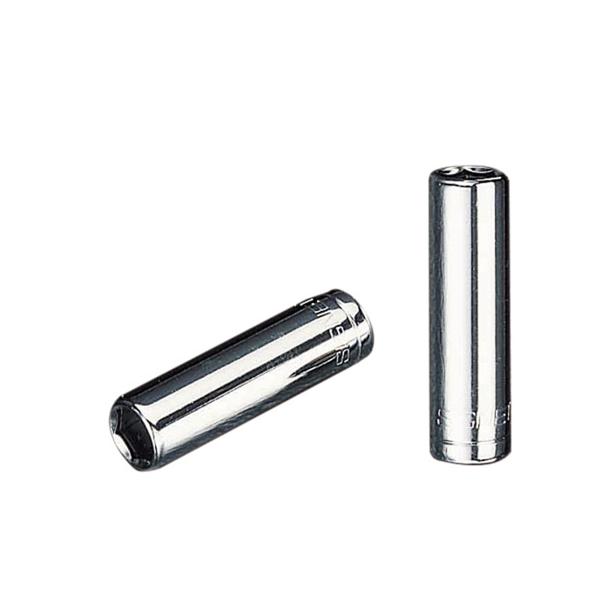 ミラー仕上げのメッキが美しいディープソケット。ボルト・ナットを傷めにくい面接触タイプ。6角タイプ。ボルトの貫通したナットや、奥まった所での作業に最適。【仕様】差込角(SQ)：3/8サイズ(mm)：23全長(L；mm)：64先端部外径(D1；...