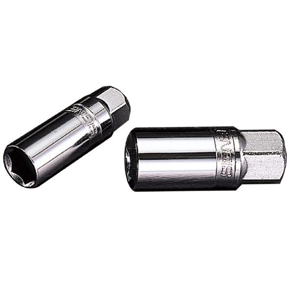 ミラー仕上げのメッキが美しいプラグ専用のソケット。ゴム式。【仕様】差込角(SQ)：1/2サイズ(inch)：5/8全長(L；mm)：64先端部外径(D1；mm)：23差込部外径(D2；mm)：21ソケット深さ(T；mm)：20メーカー名：S...