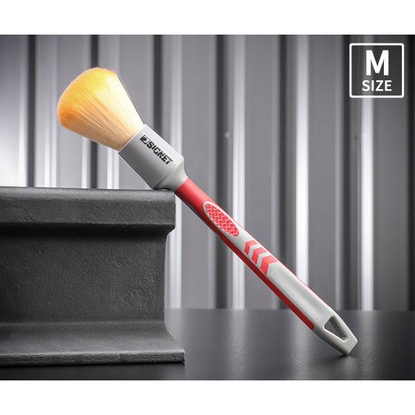 【仕様】ブラシ材質：ウルトラソフト合成毛ハンドル材質：PP,NBR全長：222mmハンドル長：176mmブラシ長：46mmブラシ径：21mm【特長】細部の汚れを徹底洗浄するための洗車用品です。車の内部・外部清掃に使用できます。乾湿両用で使用...