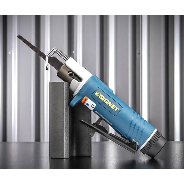 手への衝撃を減らす構造(特許取得)。コンパクト＆低振動。クラス最軽量＆高い切断能力。長時間でも快適な作業ができるグリップデザイン。ホースがねじれないように回転するエアジョイント。排気方向の調整で粉塵の飛散を防止。自動車整備、鈑金等様々な切断...