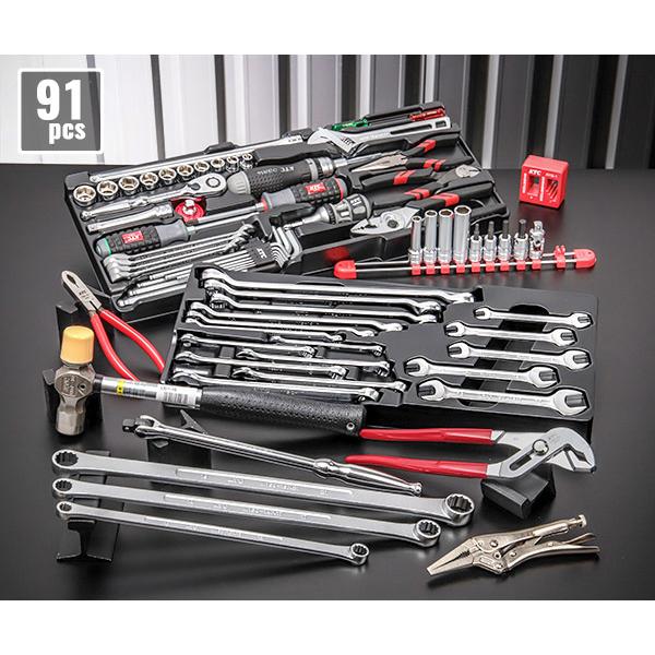 開けた瞬間に即フル装備。樹脂成型トレイ付きで、トップだけで始められて最後まで抜け目なしの91点セットを、ケース無しで導入できるモデルです。現場の声を反映し、試作と再配置を重ねて完成させたエヒメマシンのオリジナル入組み。よく使う相棒はトップと...