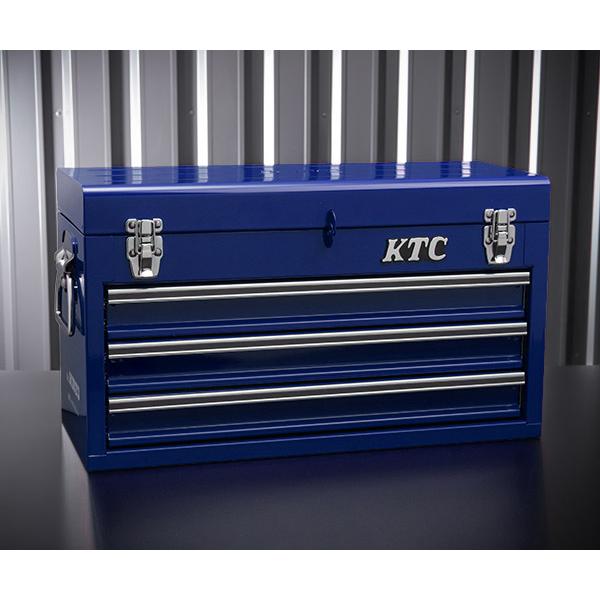 長年愛用されている、KTCを代表するチェストです！  トップ部は9.5sq.ディープソケットなどを立てて収納することができる、抜群の収納力。  3段の引き出しはベアリングレールを採用しており、スムーズな開閉を実現しました。 整理がしやすい仕...